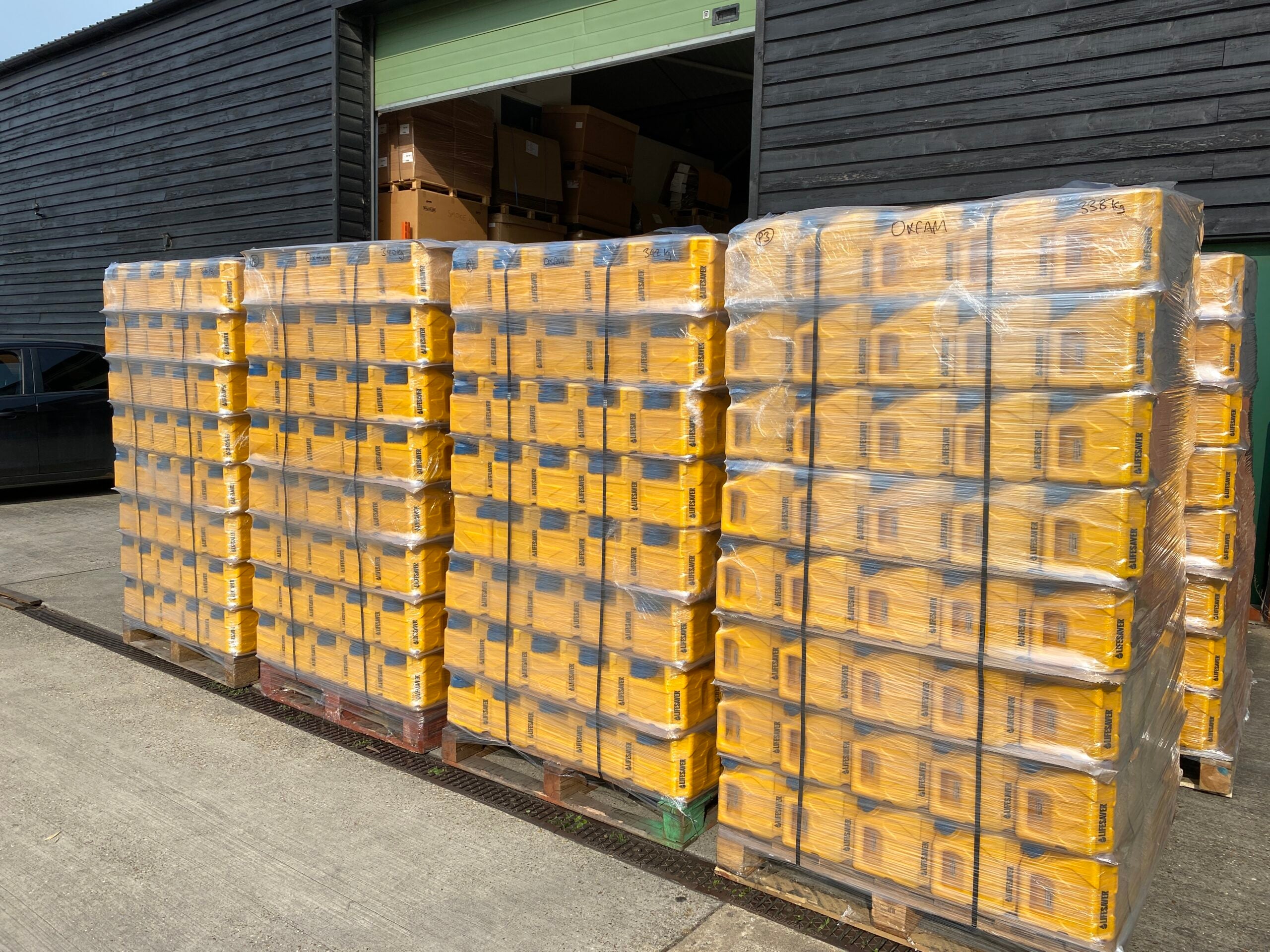 LifeSaver Water Purifiers for Ukraine Relief with Venatio AB and Oxfam – Icon Lifesaver